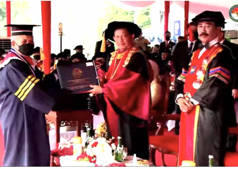 Wisuda IPDN 2022, Sattar Taba Lulusan Terbaik Program Doktor Ilmu ...