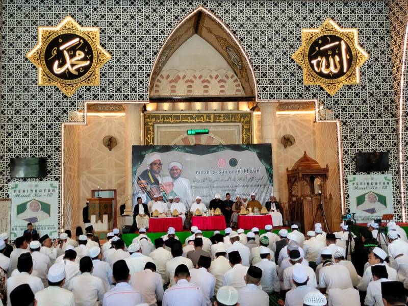 Ribuan Jamaah tarekat Al Muhammadiyah Al Sanusiyah Al Idrisiyah ...