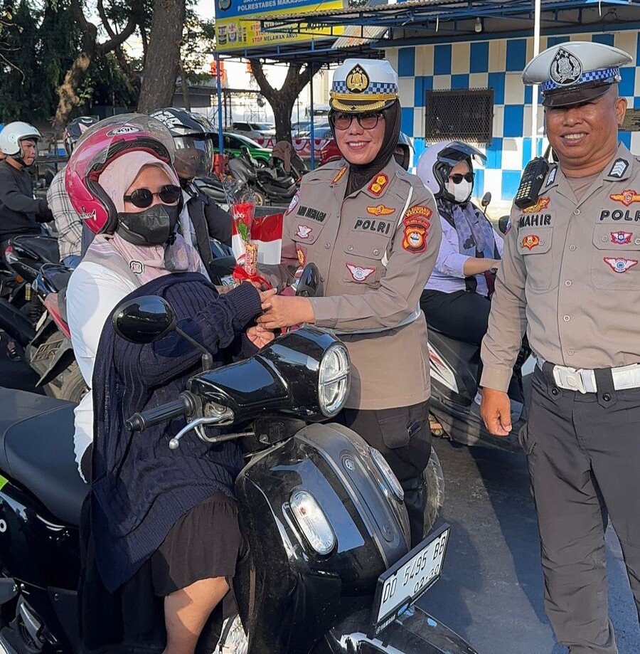 Satlantas Polrestabes Makassar Gelar "Polantas Menyapa", Bagikan ...